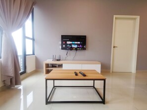 Apartamento, 2 quartos | Sala de estar | Televisor de ecrã plano de 40 polegadas com canais por cabo 