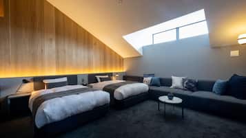 Quarto Twin, não fumadores | Minibar grátis, cofre no quarto, secretária, Wi-fi grátis