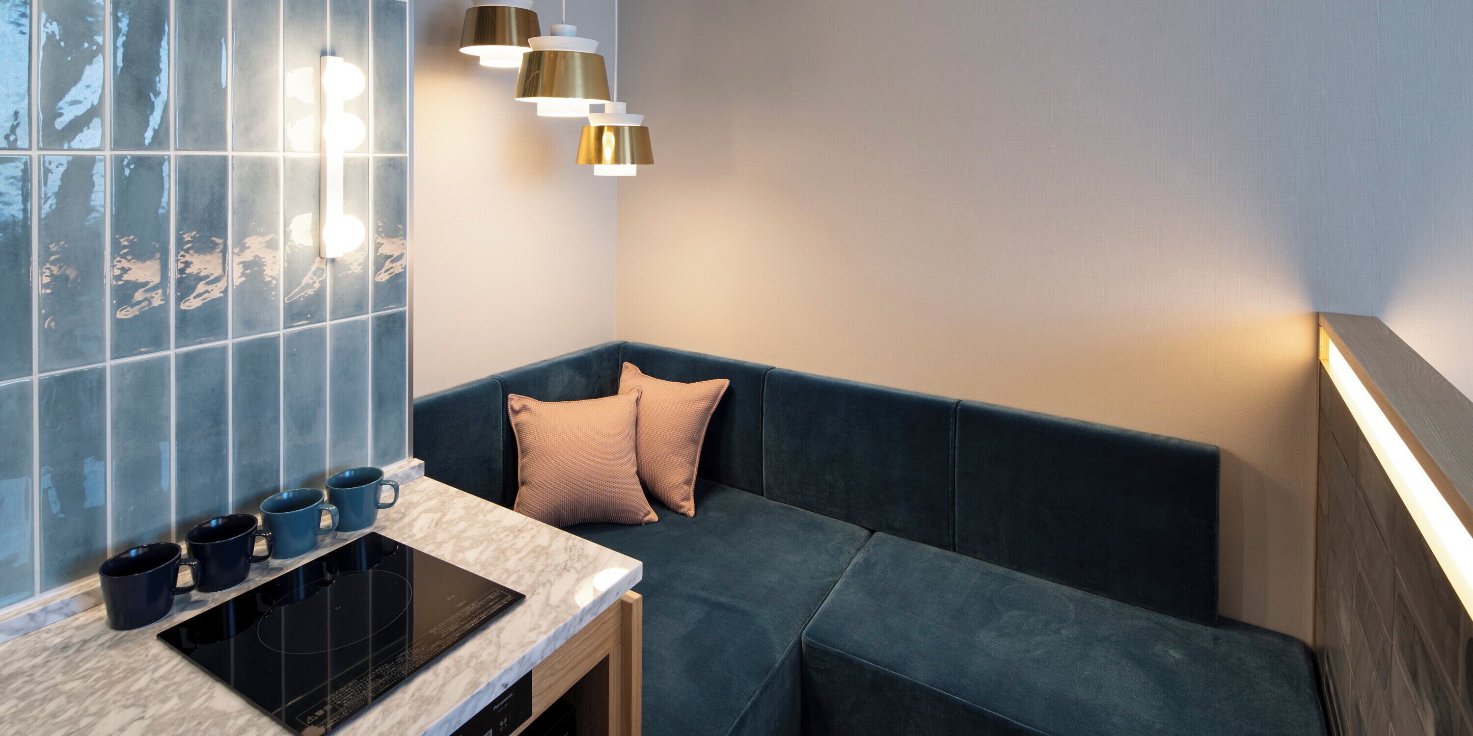 Quarto família | Cofres nos quartos, individualmente mobiliados, escrivaninha