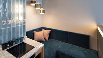 Quarto família | Cofres nos quartos, individualmente mobiliados, escrivaninha