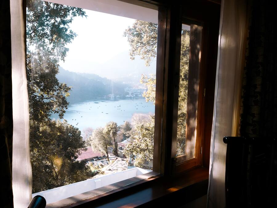 Quarto Duplo, vista para o lago | Ferro/tábua de engomar, Wi-fi grátis