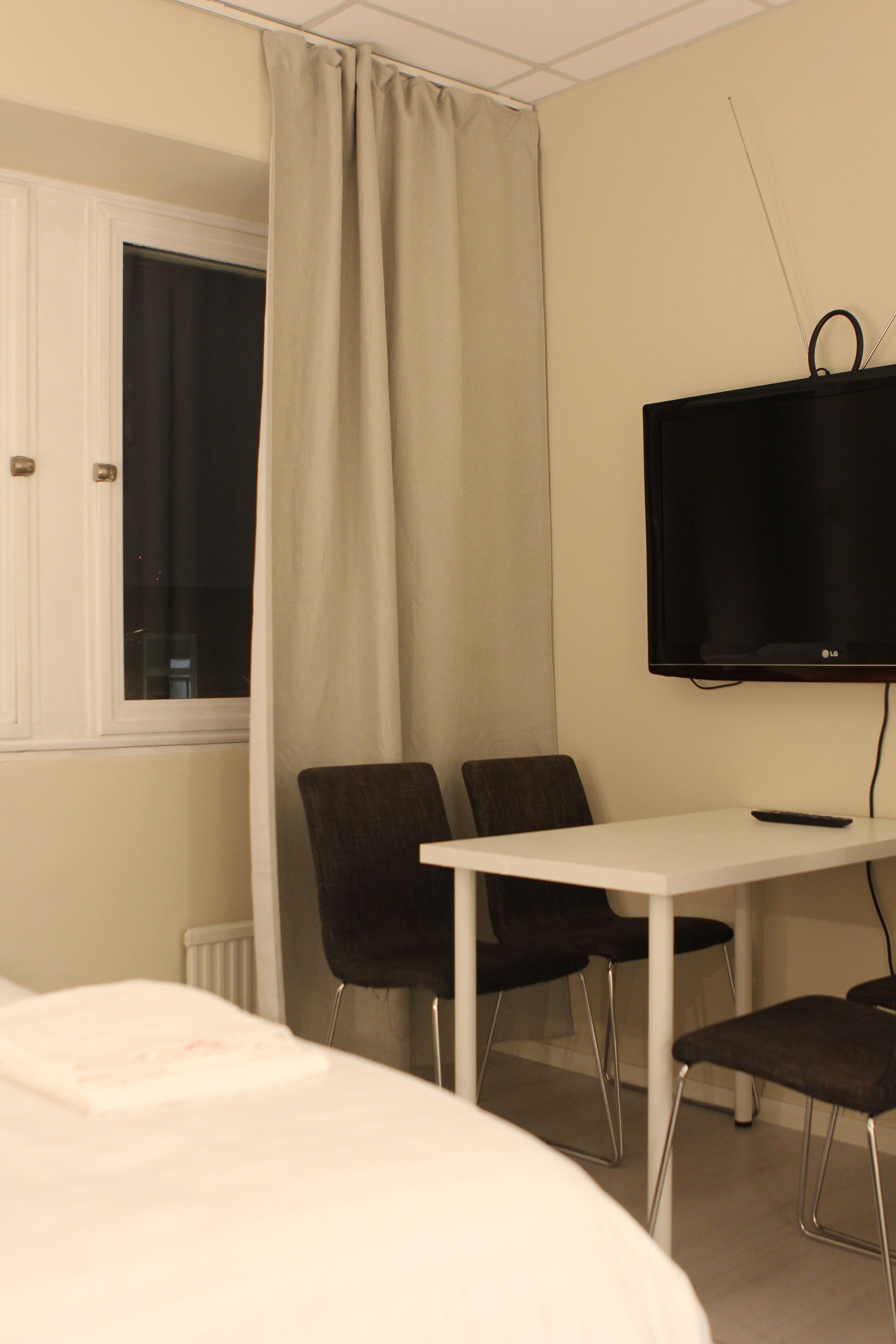 Quarto Quádruplo Familiar, casa de banho partilhada | Quartos insonorizados, Wi-fi grátis 