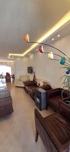 Smart TV 40 polegadas com canais via satélite, Netflix, filmes pagos