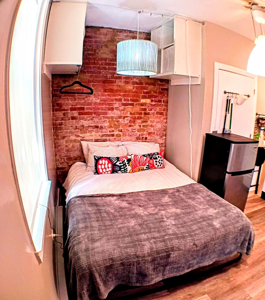 Charming Jawn in Fabulous Fishtown — W/D, AC, Private Patio & Fast WiFi ...