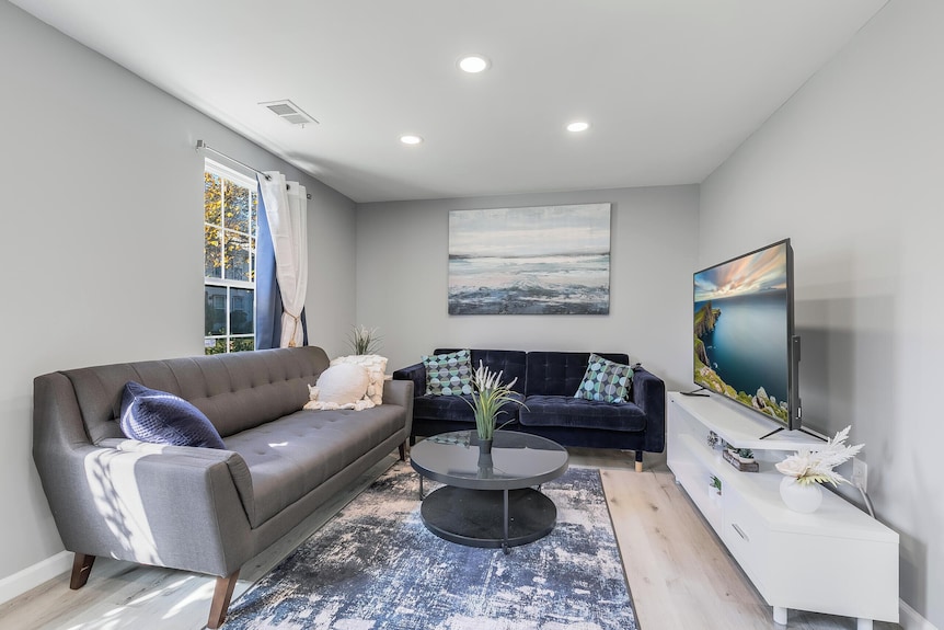 Entire Townhome In Largo, Md, Close To Washington Dc! - Largo, MD