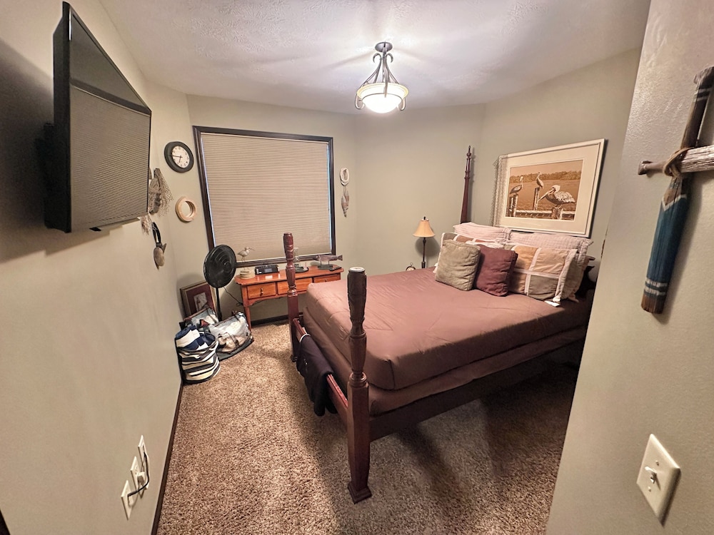 Bridges Bay Condo - Newport #404 - Arnolds Park | Vrbo