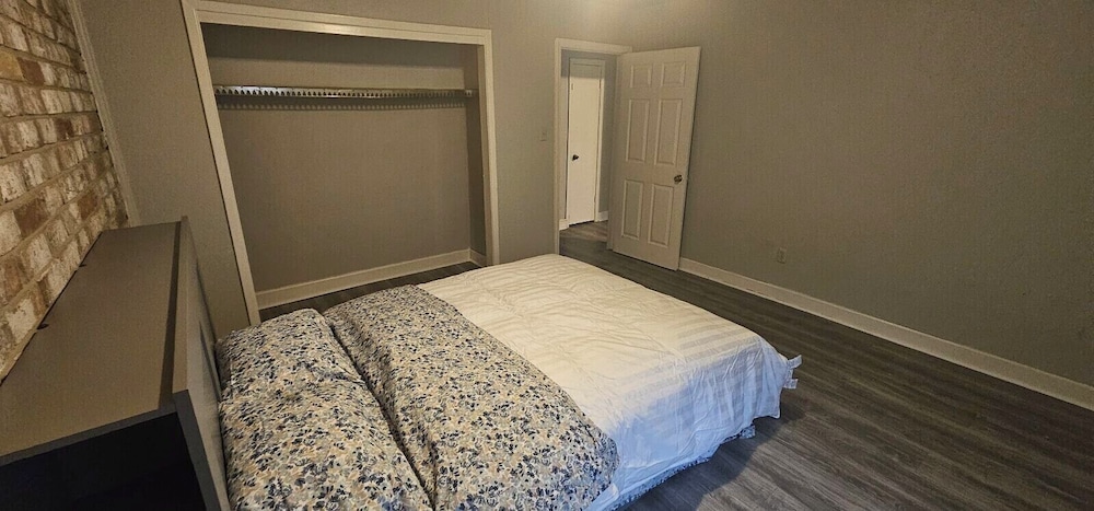 12371 Sharpview Dr - Houston, TX