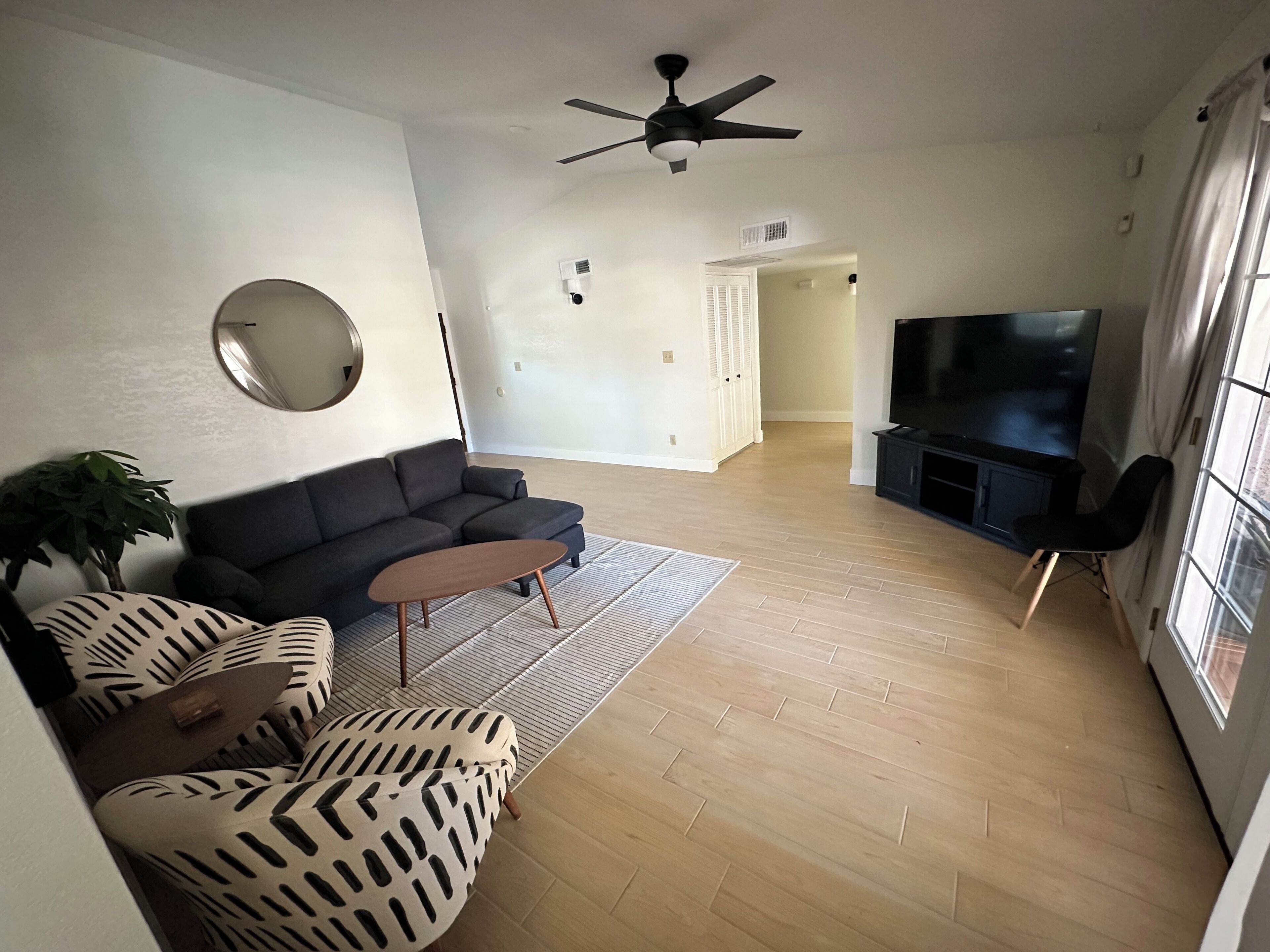 Sunny Stays Getaway Home-3 Rooms, 4 Bed, 2 Bath, Backyard With Pool - Mesa, AZ