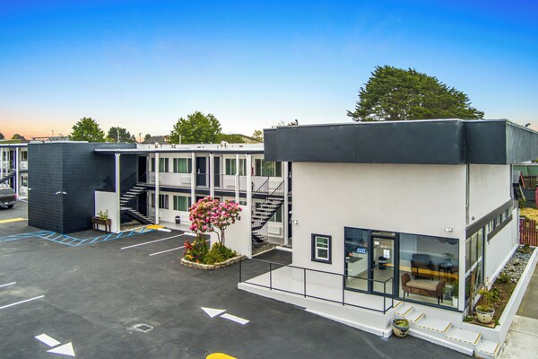 The Snoozzz Inn - Eureka, CA