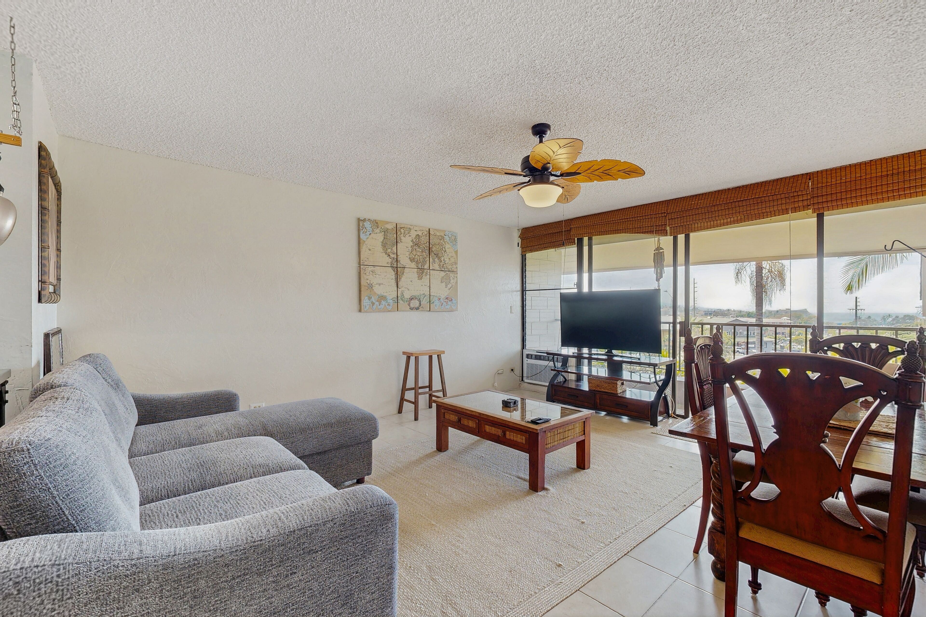 Comfortable Condo In Town With Ocean View, Lanai & Pool - Walk Everywhere - Kailua-Kona, HI