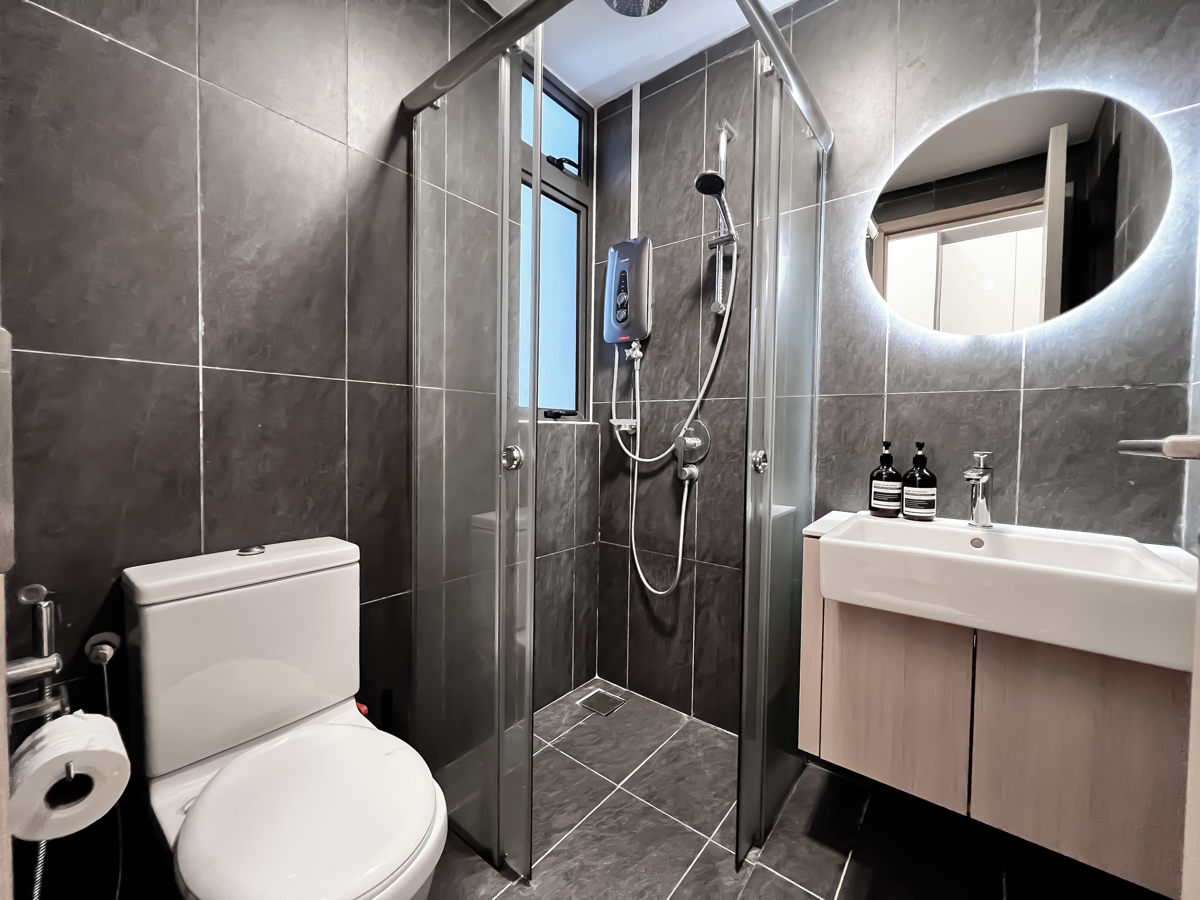 Apartamento, 2 quartos | Sala de estar | Televisor de ecrã plano de 40 polegadas com canais por cabo 