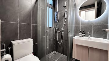 Apartamento, 2 quartos | Sala de estar | Televisor de ecrã plano de 40 polegadas com canais por cabo