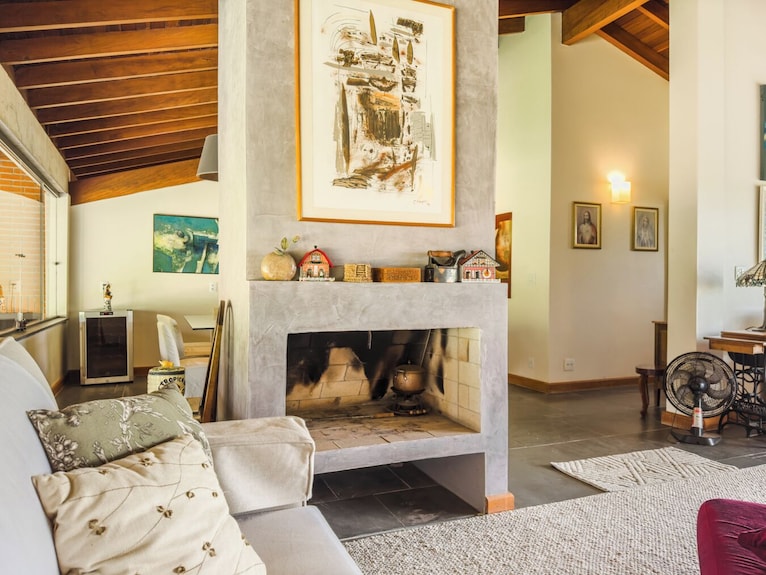 Luxurious Single-story House In Itu - Itu