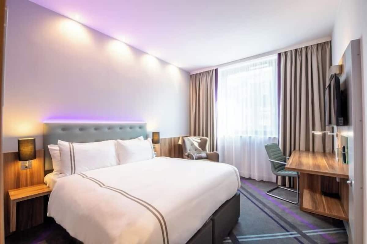 Quartos à prova de som, Wi-Fi de cortesia, roupa de cama