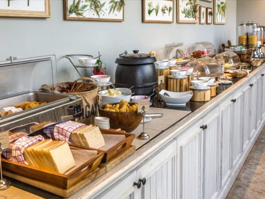 Pequeno-almoço tipo buffet diário (350 INR por pessoa)