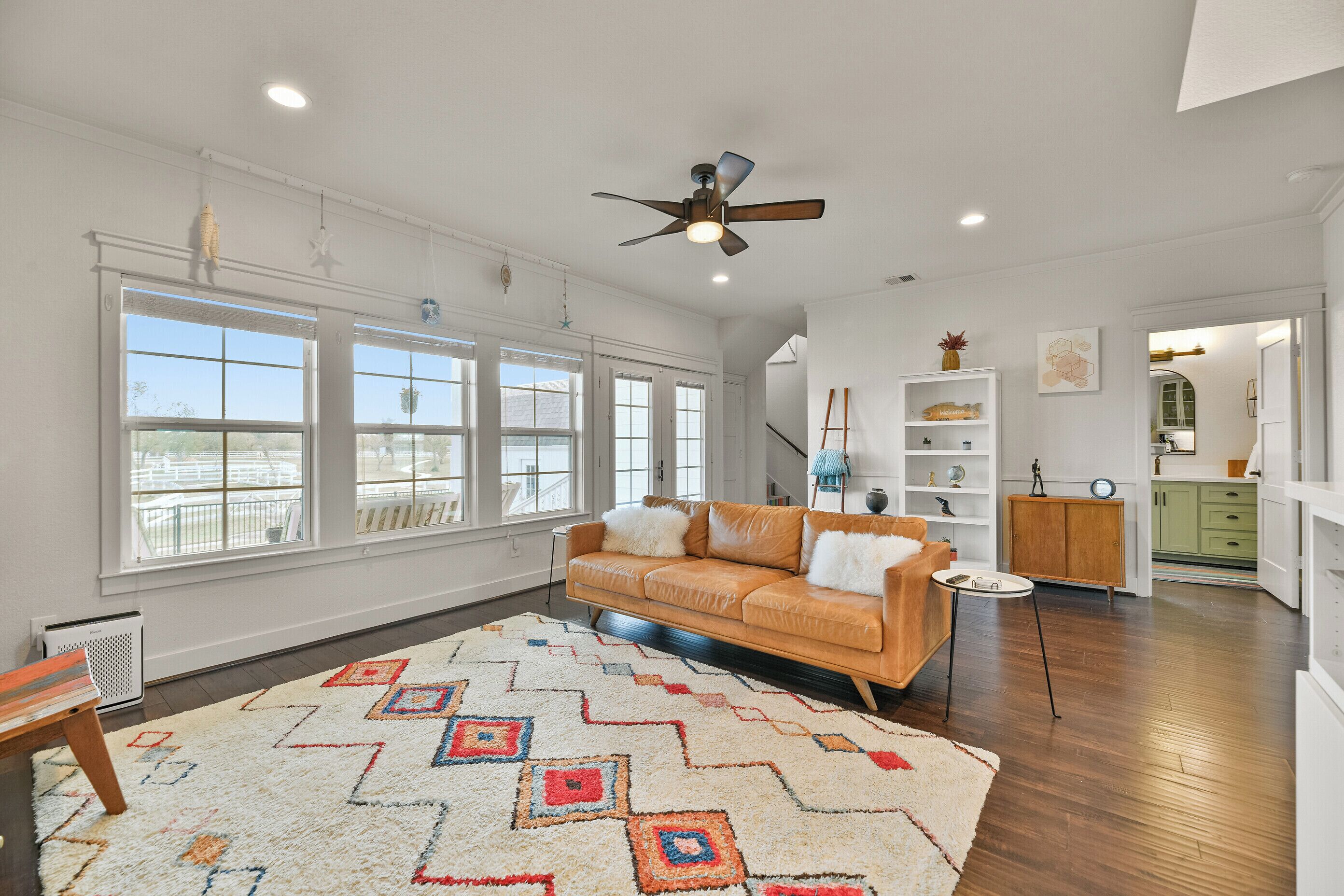 Artistic & Charming 2-bedroom House On Quiet Lake Near Nasa And Galveston - Kemah, TX