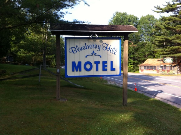 Blueberry Hill Motel - Long Lake, NY