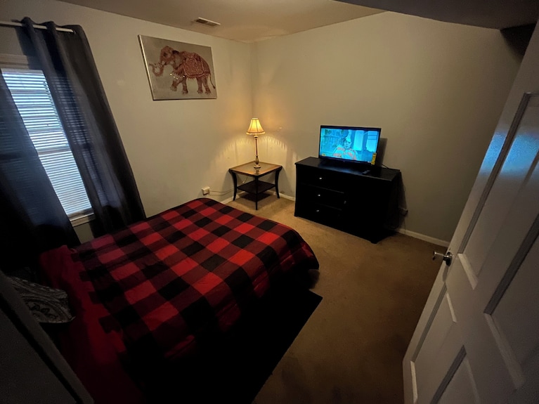 Cozy Living Space Perfect For Singles Or Couples, With A Well-designed Layout - Lithonia, GA