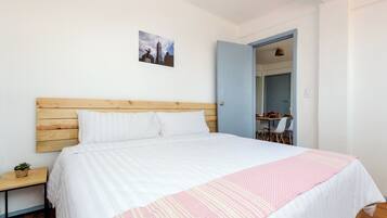 Apartamento Superior | 2 quartos, cortinas/cortinados opacos, ferro/tábua de engomar