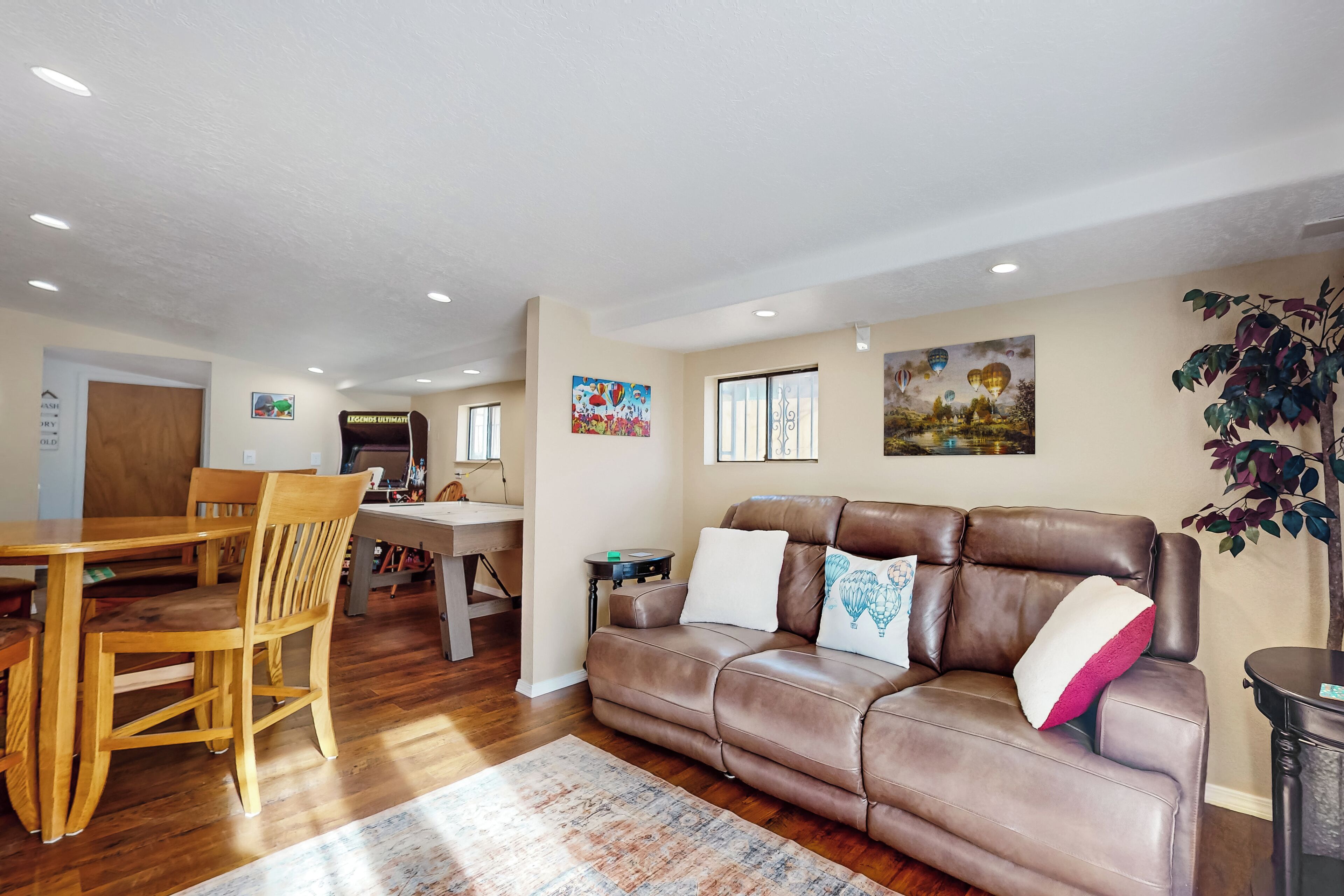 Up & Away Balloon Stay - Corrales