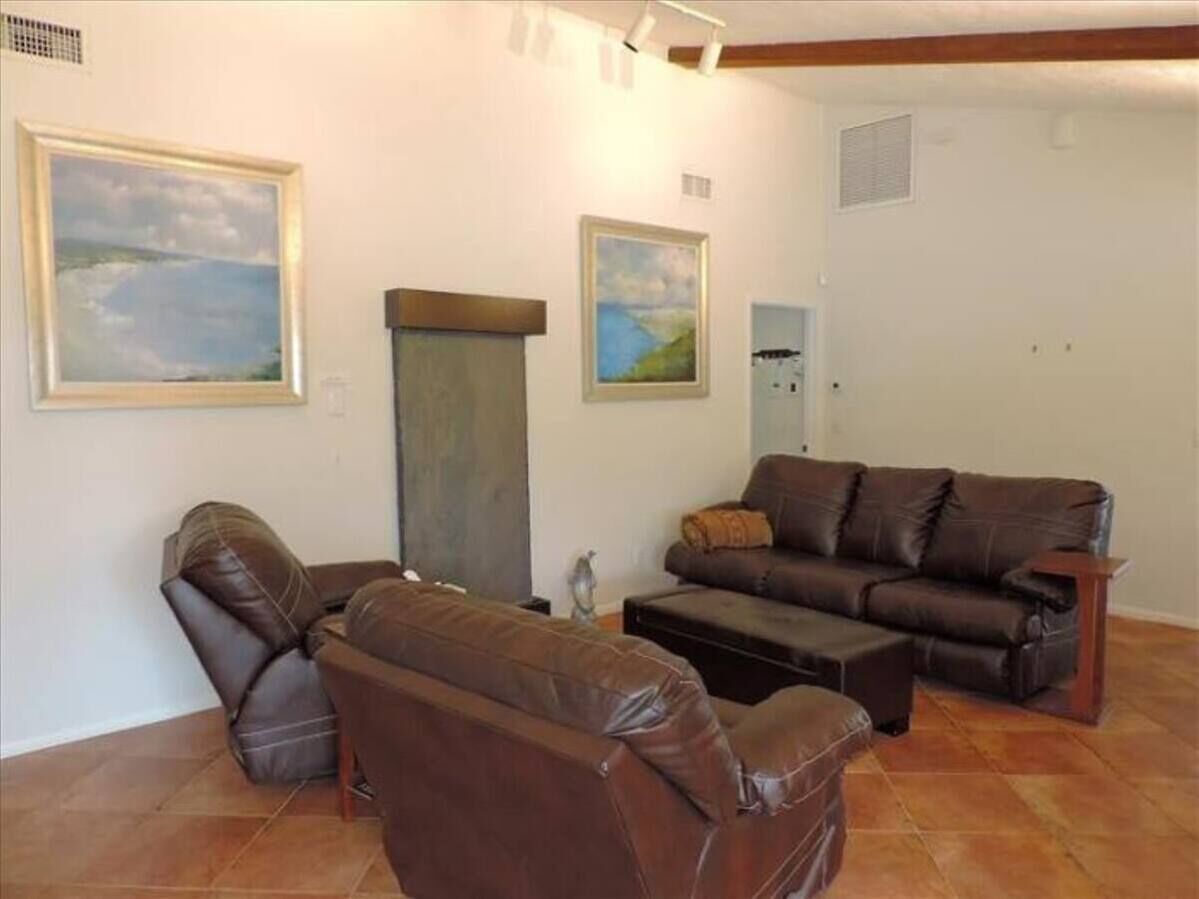 Huge Pool, 10-minute Walk To The Beach, Luxurious Bath - Marco Island, FL