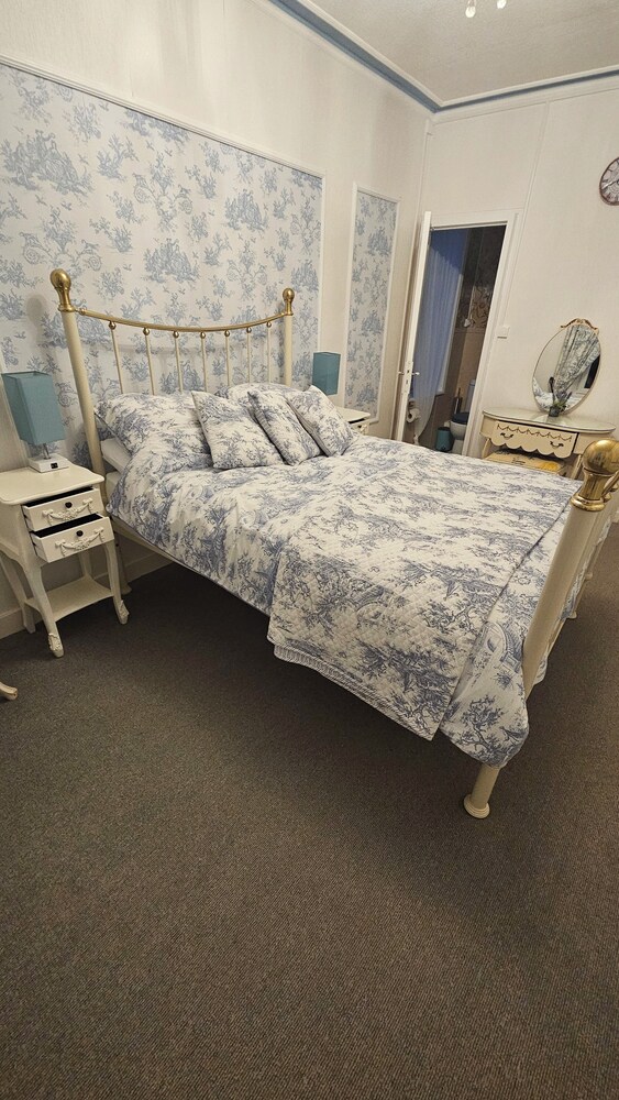 Quiet Countryside Guest House Retreat Surrounded by Panoramic Views ...