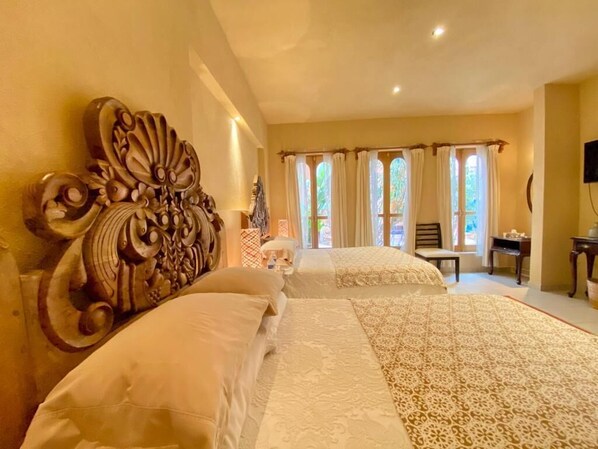 Cofre no quarto, secretária