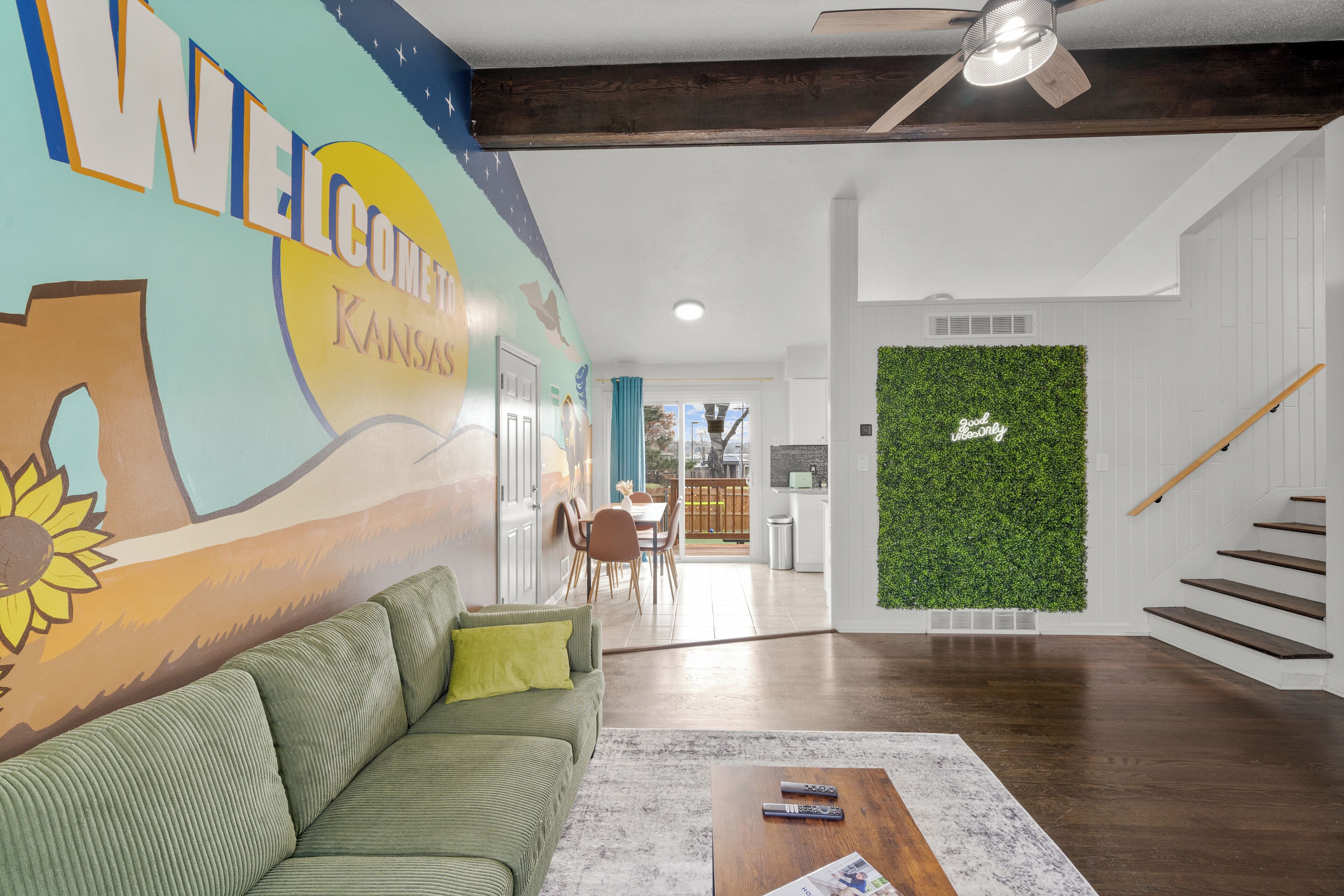Kansas Escape With Movie Room, Hot Tub, Mini Golf, Pickleball, Game Room & More! - Shawnee, KS