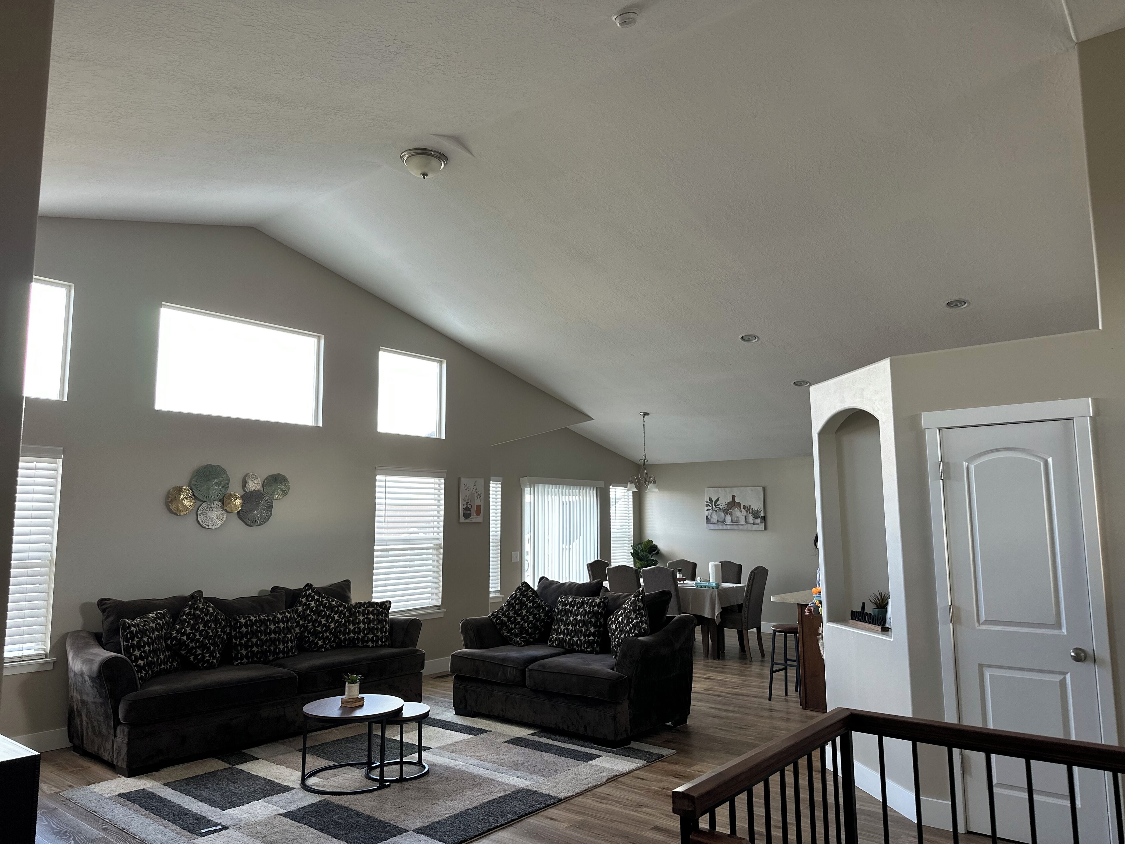 Cozy Spacious 3-bedroom 2-bath Home In \Nwest Valley City - West Valley City, UT