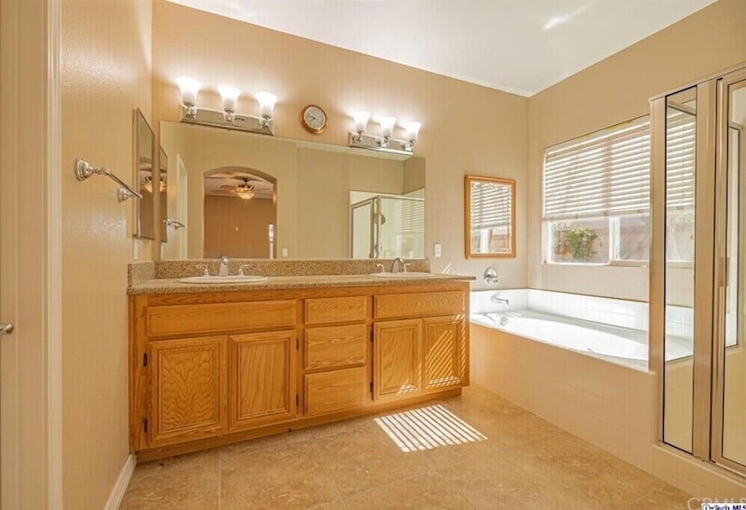 Spacious 4-bedroom House With Wifi, Fitness Room In Charming Lancaster. - Lancaster, CA