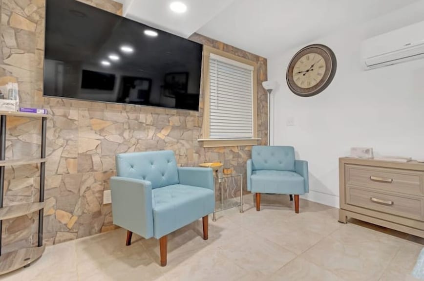 Bahama Mama Studio Suite - Decatur, GA