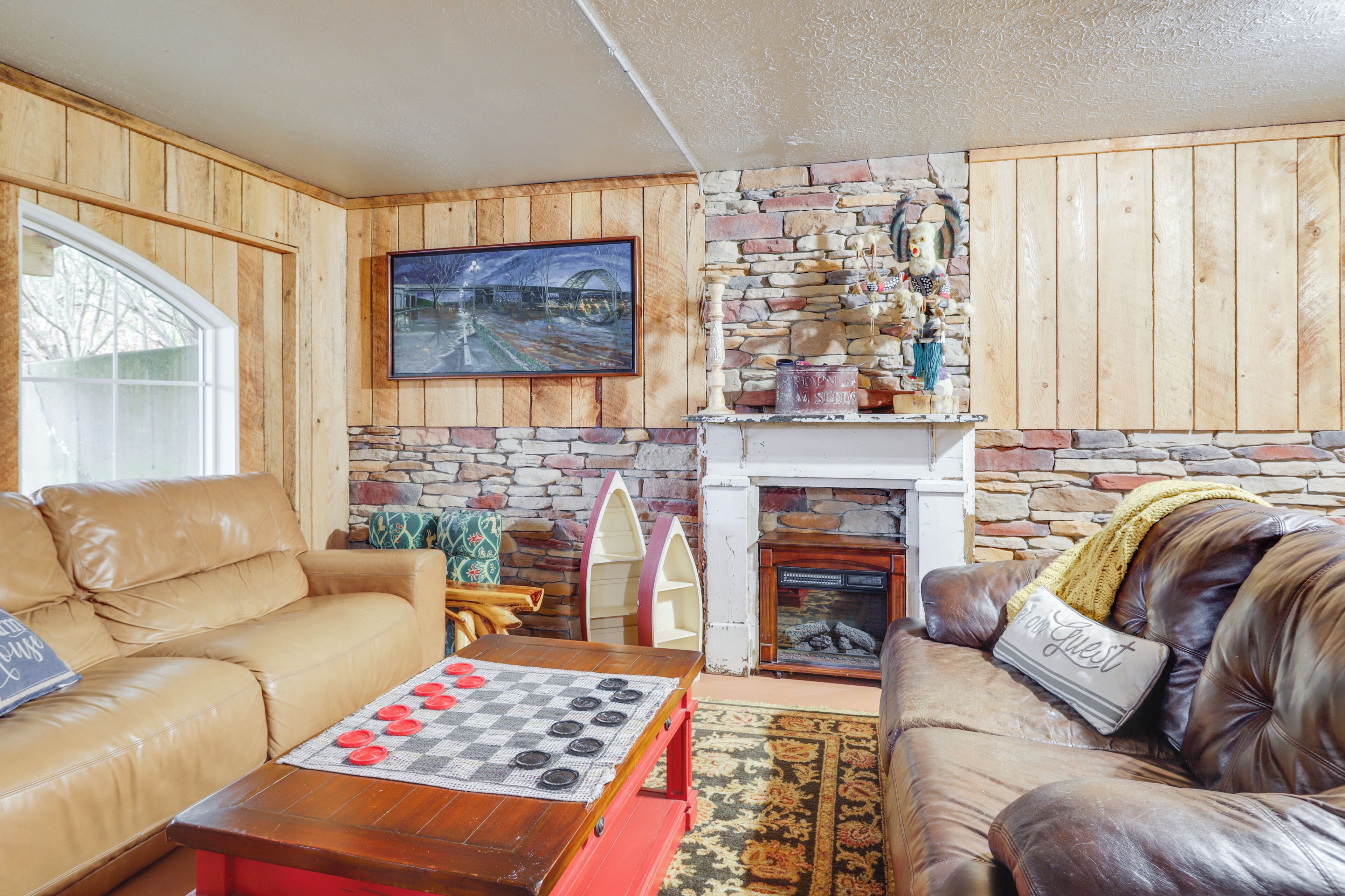 34 Mi To Ark Encounter: Kentucky Family Farmhouse - 캘리포니아