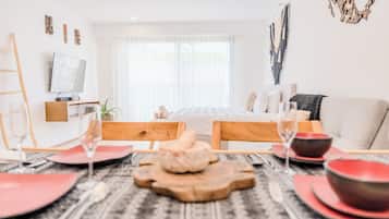 Estúdio luxo | Cofres nos quartos, cortinas blackout, Wi-Fi de cortesia, roupa de cama