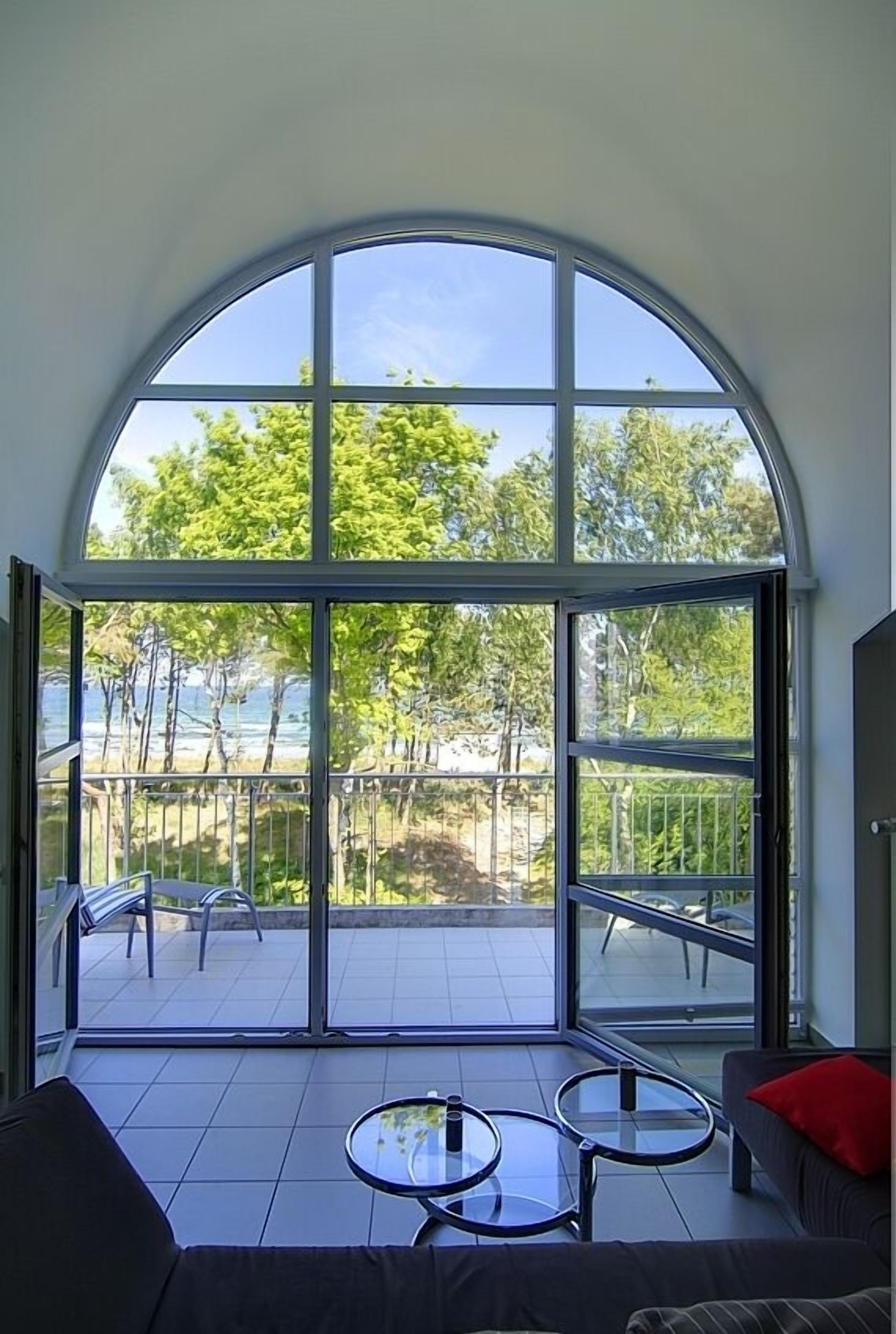 Elegante Ferienwohnung Mit Balkon Und Meerblick, Direkte Strandlage - Putgarten