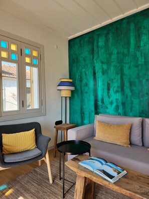 Balkonaki | 1 quarto, secretária, secretária adequada para computadores portáteis 