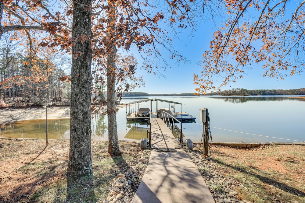 Lakefront Gem W/ Boat Dock & Patio In Fair Play - Lake Hartwell
