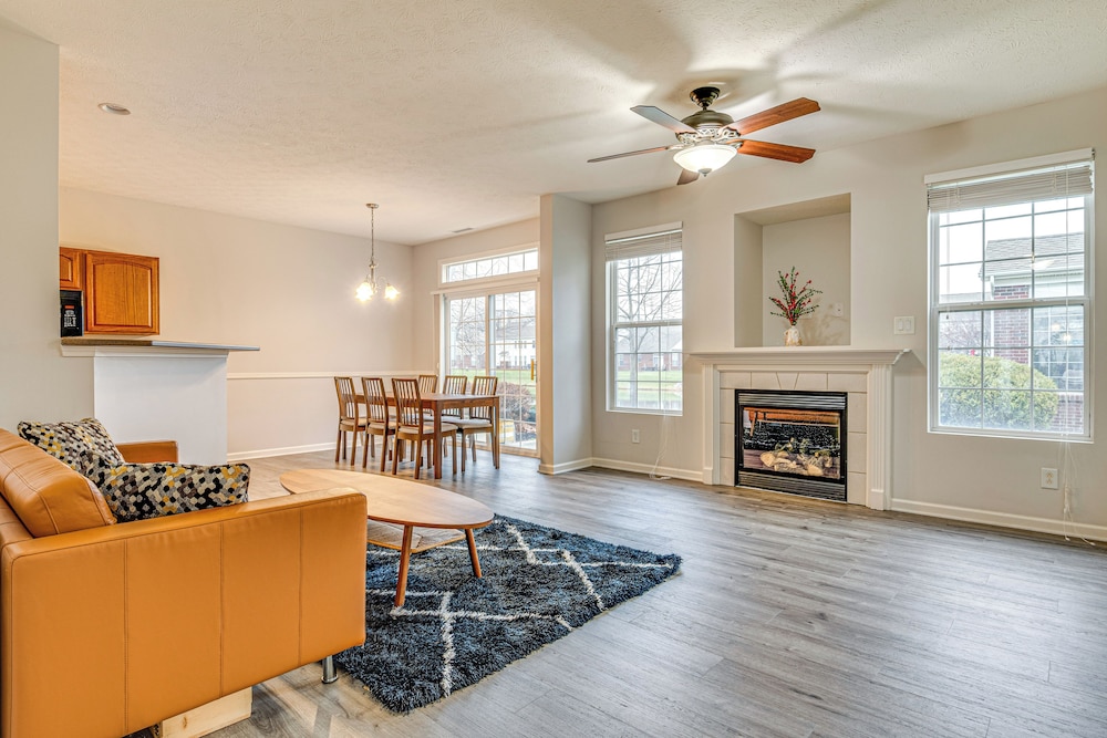 Close To Main Street: Townhome In Zionsville - Carmel, IN
