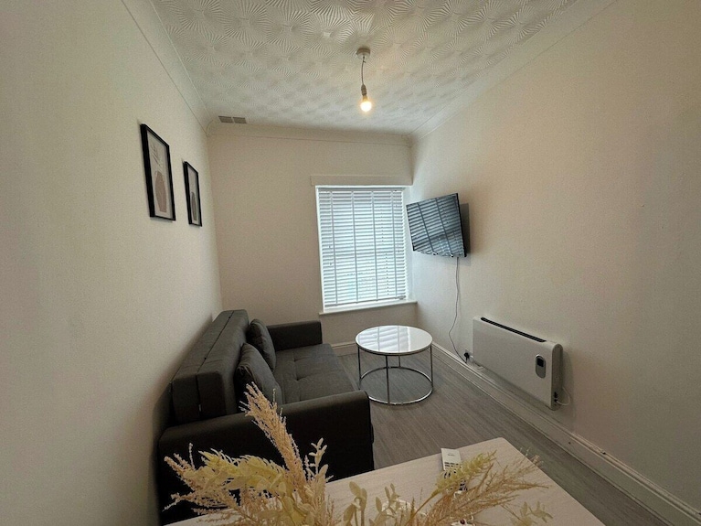 Modern & Stylish 1 Bedroom Flat - Bridgend