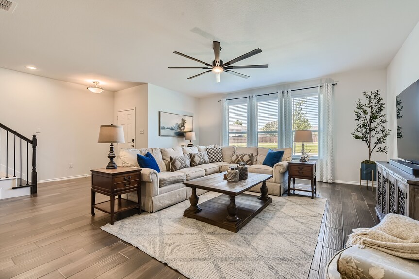 Huge & Beautiful New Townhome Close To Everything! Minutes To Fort Worth - Burleson, TX