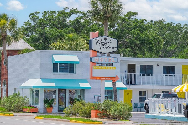 Royal Palms Motel - Tybee Island, GA