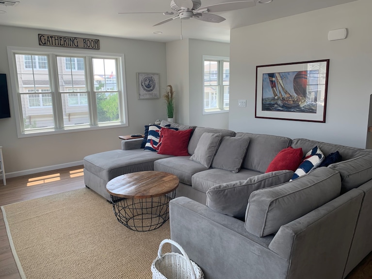 Ocean Block Spacious 5-bedroom House With Central Ac, Six Houses To Beach! - Beach Haven, NJ
