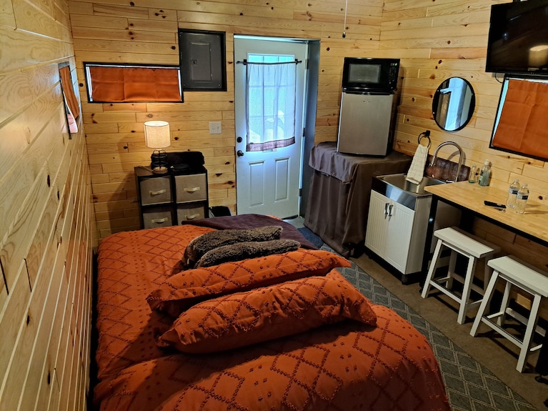 Beautiful Rustic Cabin For Two! - Indiana