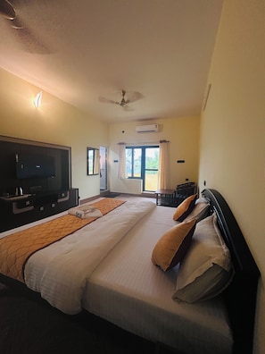 Quarto de Luxo, 1 cama king-size | Roupa de alta qualidade, secretária