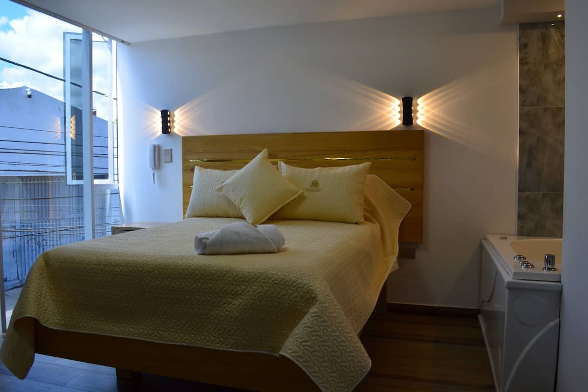 Quarto Deluxe, 1 cama queen-size | Secretária, Wi-fi grátis