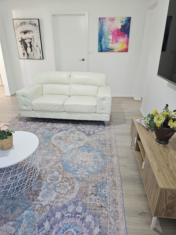 Farm Cottage In 2.3 Acres. Fully Renovated For Your Comfort. - Gippsland