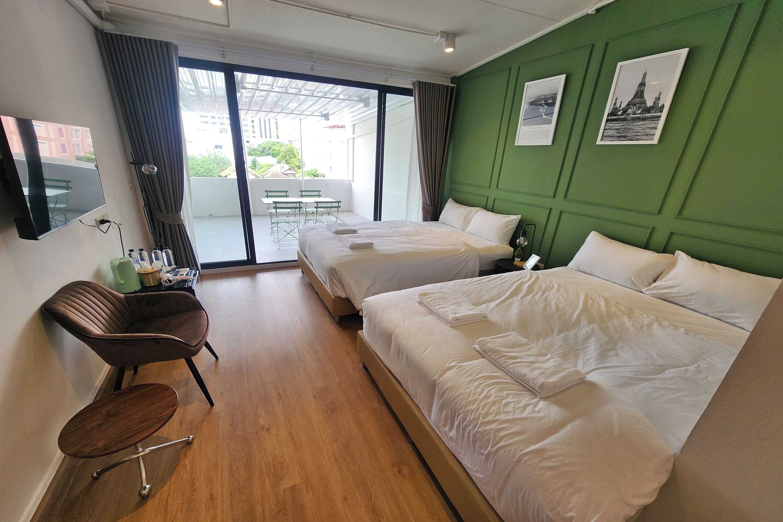 Quarto Familiar (Balcony) | Secretária, Wi-fi grátis, roupa de cama fornecida 