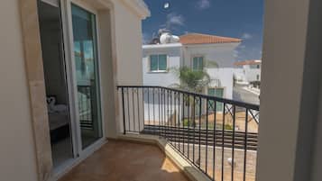 Villa, 2 quartos, piscina privativa, vista para o jardim | Varanda