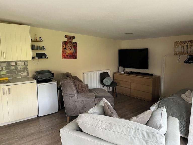 Retreat To A Tranquil 30sqm Cedar Wood Cabin On A 3 Acre Country Estate. - Essex