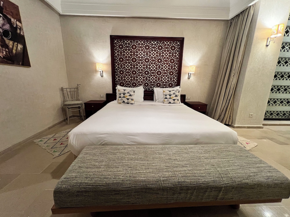 Luxury kasbah villa, 10x4 pool with beach+heated jacuzzi, tropical ...