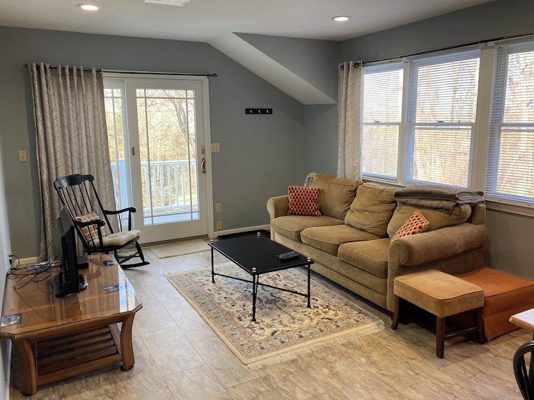 Cozy One Bedroom Apartment Centrally Located In Southbury - Connecticut